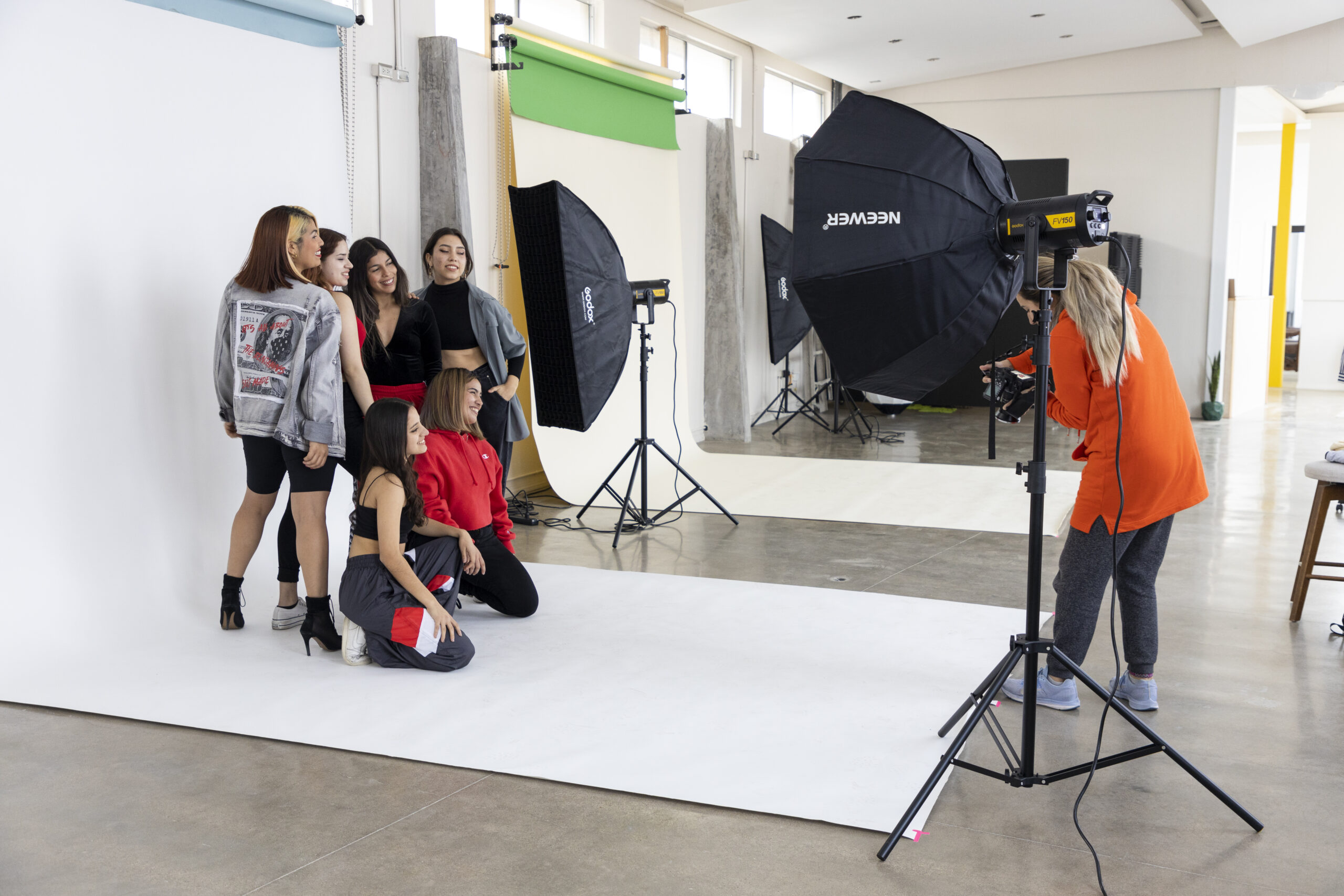 UN ESTUDIO PARA ALQUILER DE FOTOGRAFÍA Y PRODUCCIÓN DE VIDEO
