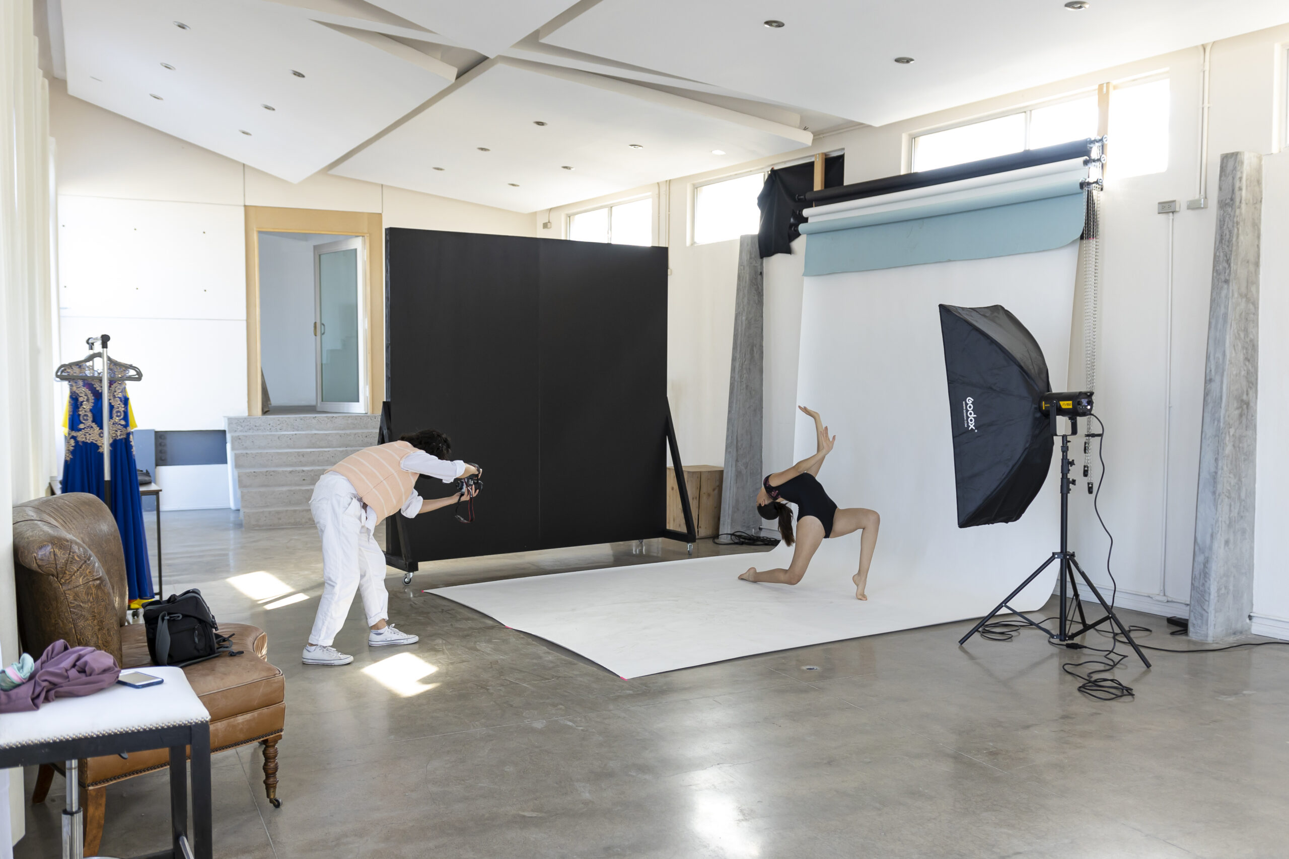UN ESTUDIO PARA ALQUILER DE FOTOGRAFÍA Y PRODUCCIÓN DE VIDEO